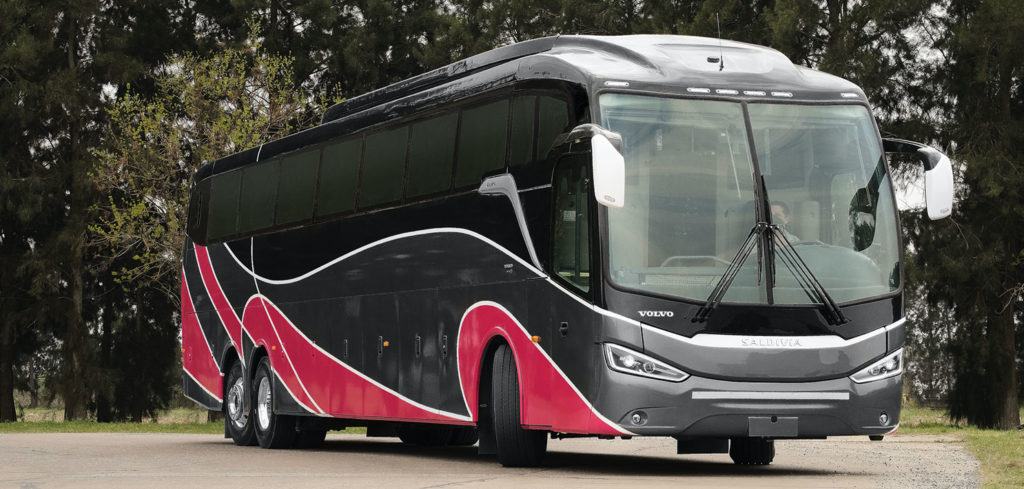 Volvo presentó el chasis B450 6x2 en Argentina, su bus de 15 metros de ...