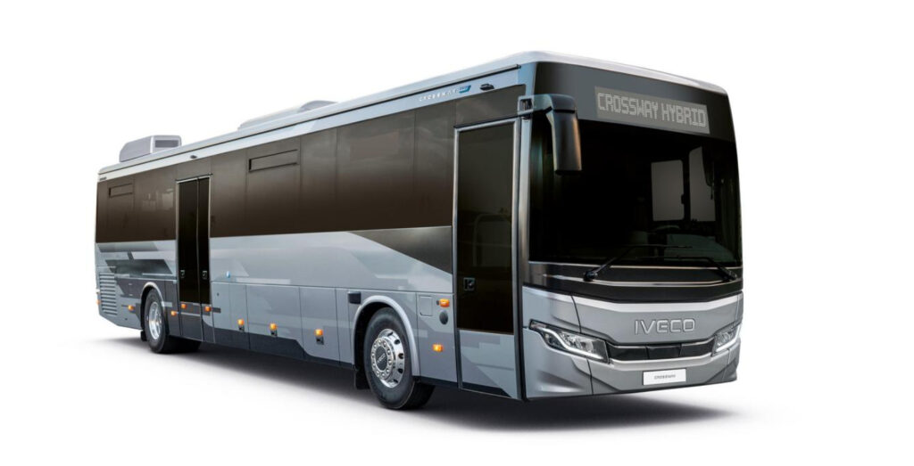 Más electrificación: el Iveco Crossway sumó una renovada versión híbrida