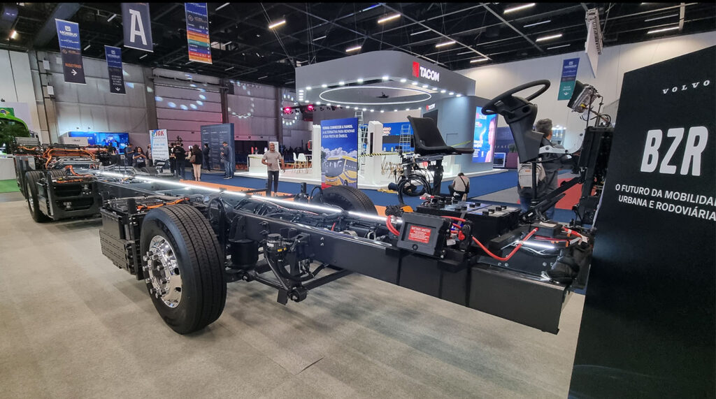 LAT BUS 2024: Volvo presentó el BZR, un chasis de autobús eléctrico ...
